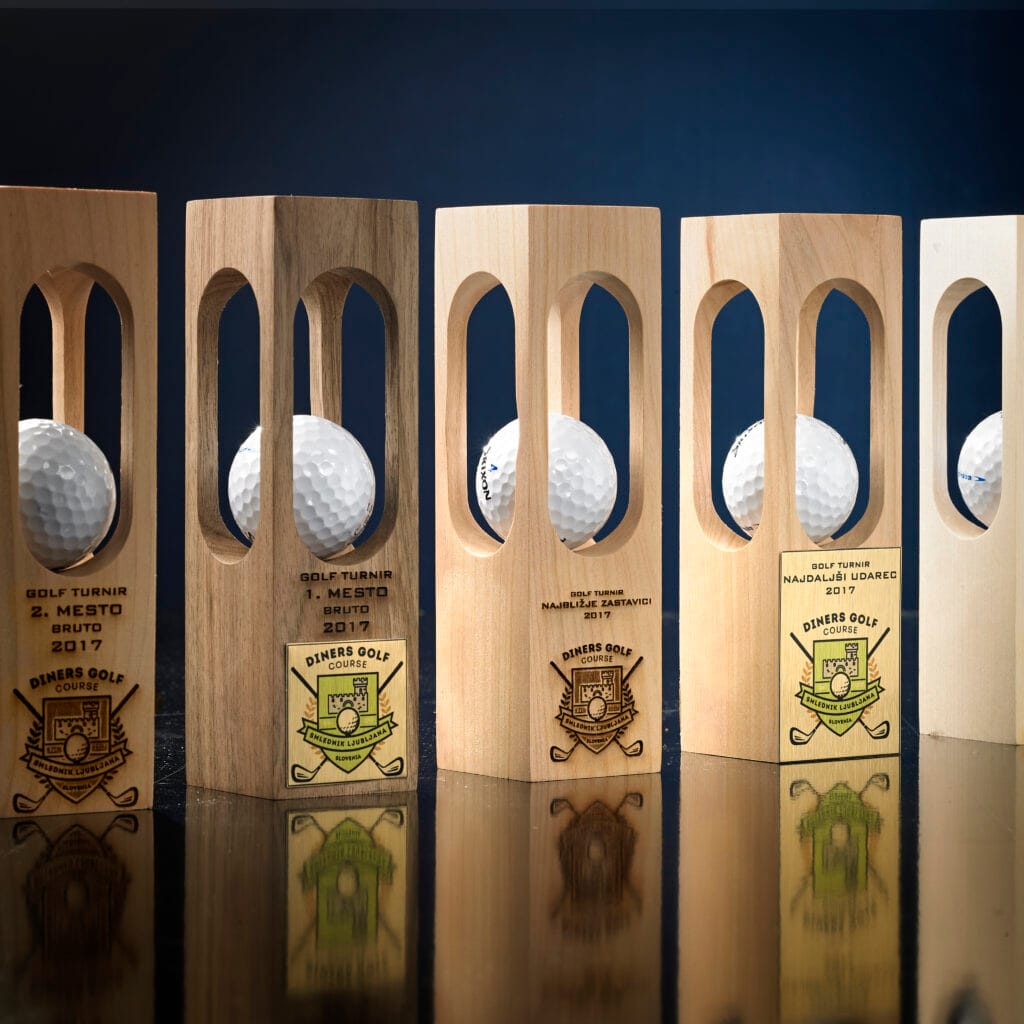 Golf trophy with built-in ball - Green & Wooden