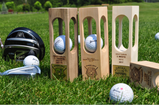 Golf trophy with built-in ball - Green & Wooden